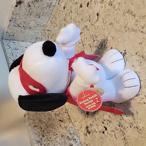Hallmark | Toys | Nwt Kissing Bandit Snoopy W Sound | Poshmark